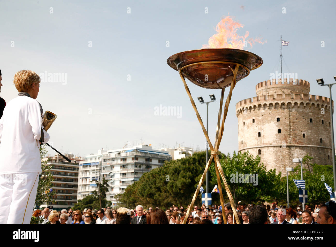 The Olympic flame arrives in Thessaloniki. The torchbearer, Yota ...