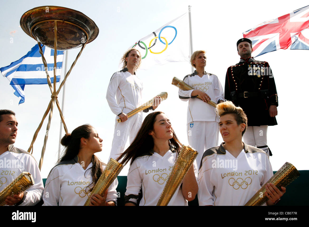 The Olympic flame arrives in Thessaloniki. The torchbearer, Yota ...