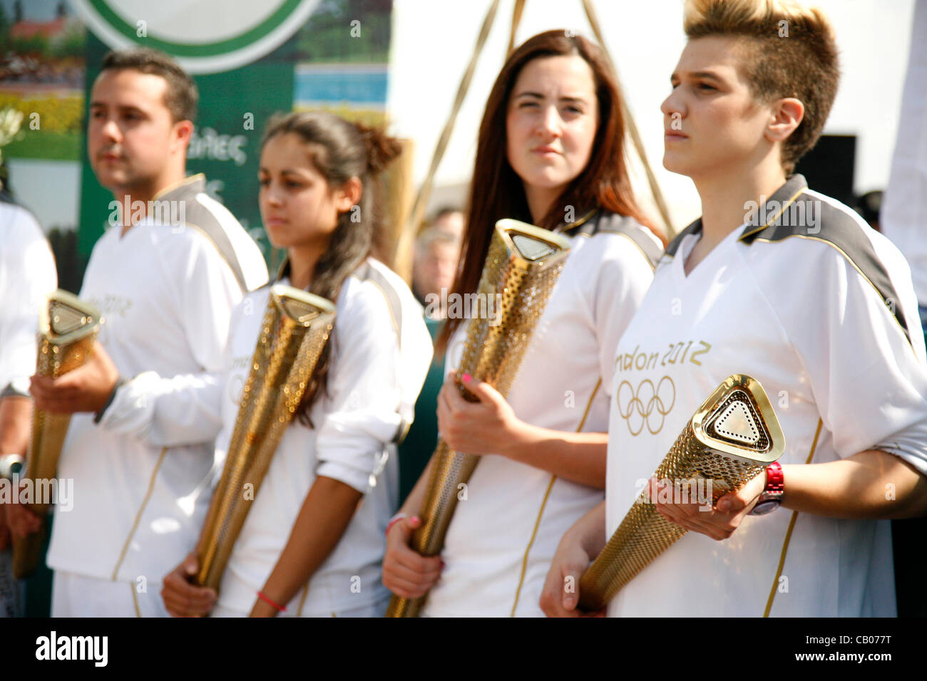 The Olympic flame arrives in Thessaloniki. The torchbearer, Yota ...