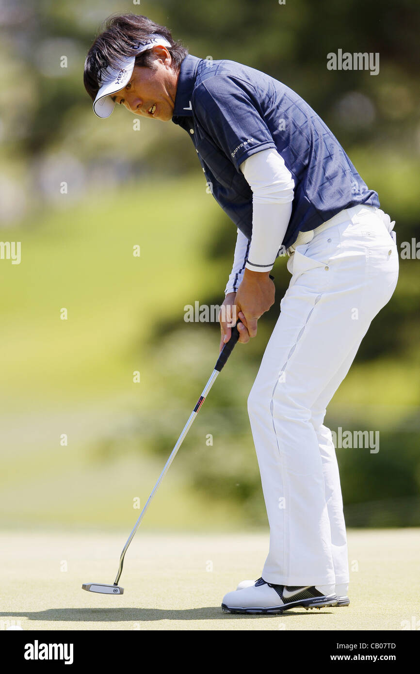 Keiichiro Fukabori, MAY 13, 2012 - Golf : Keiichiro Fukabori putt on ...