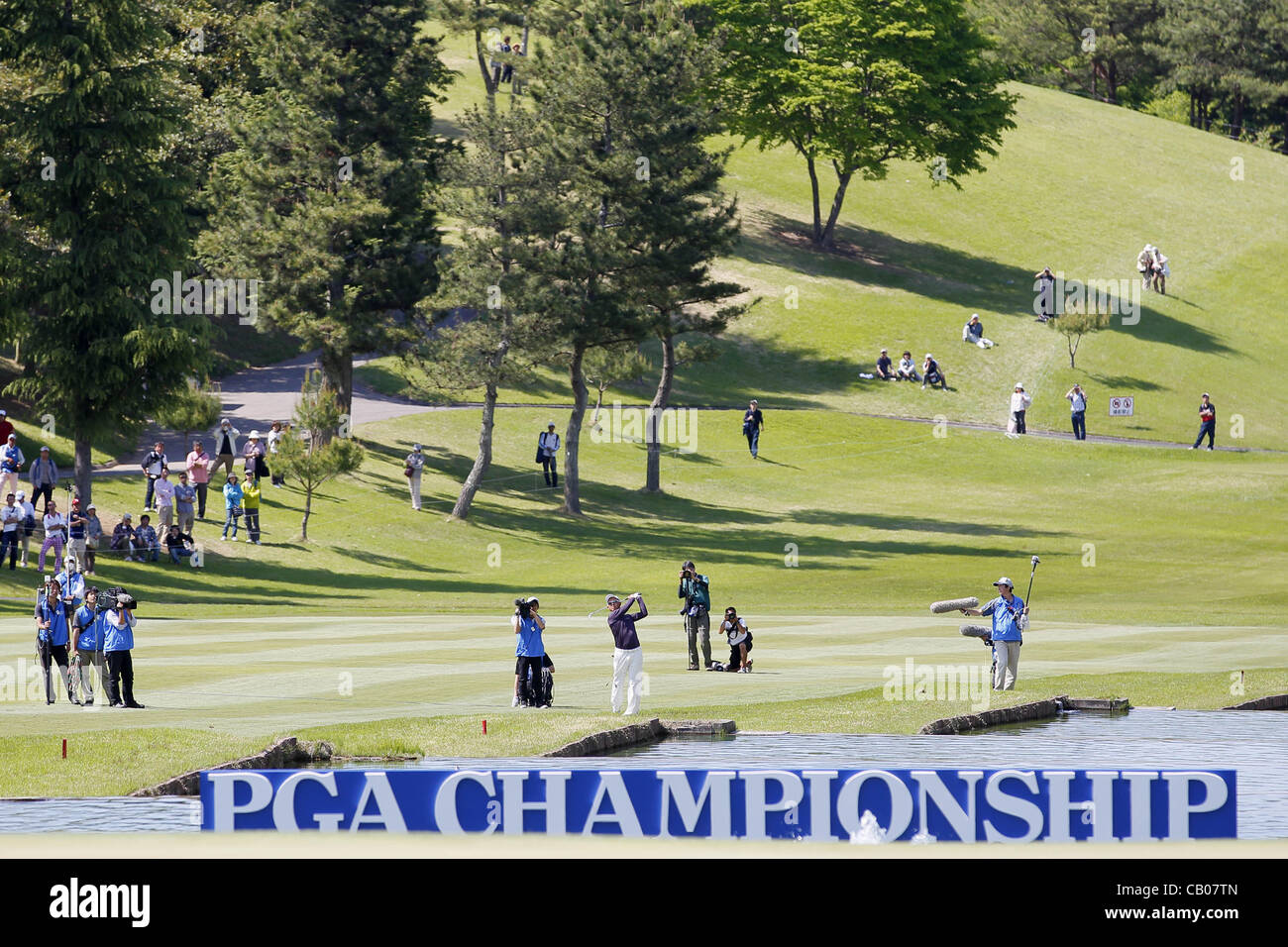 Toru Taniguchi, MAY 13, 2012 - Golf : Toru Taniguchi watches his ...