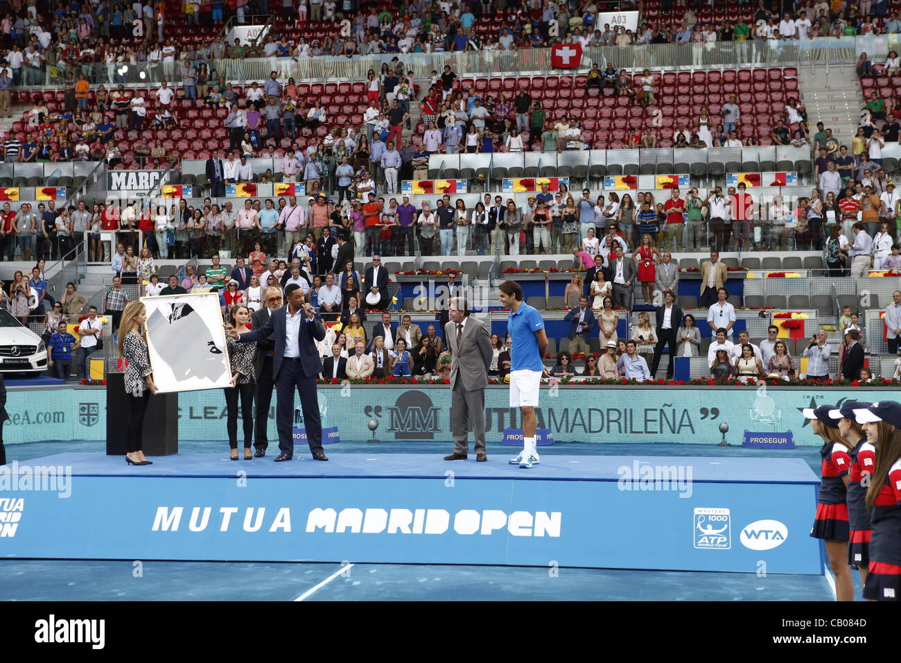 Madrid open ball girl hi-res stock photography and images - Alamy