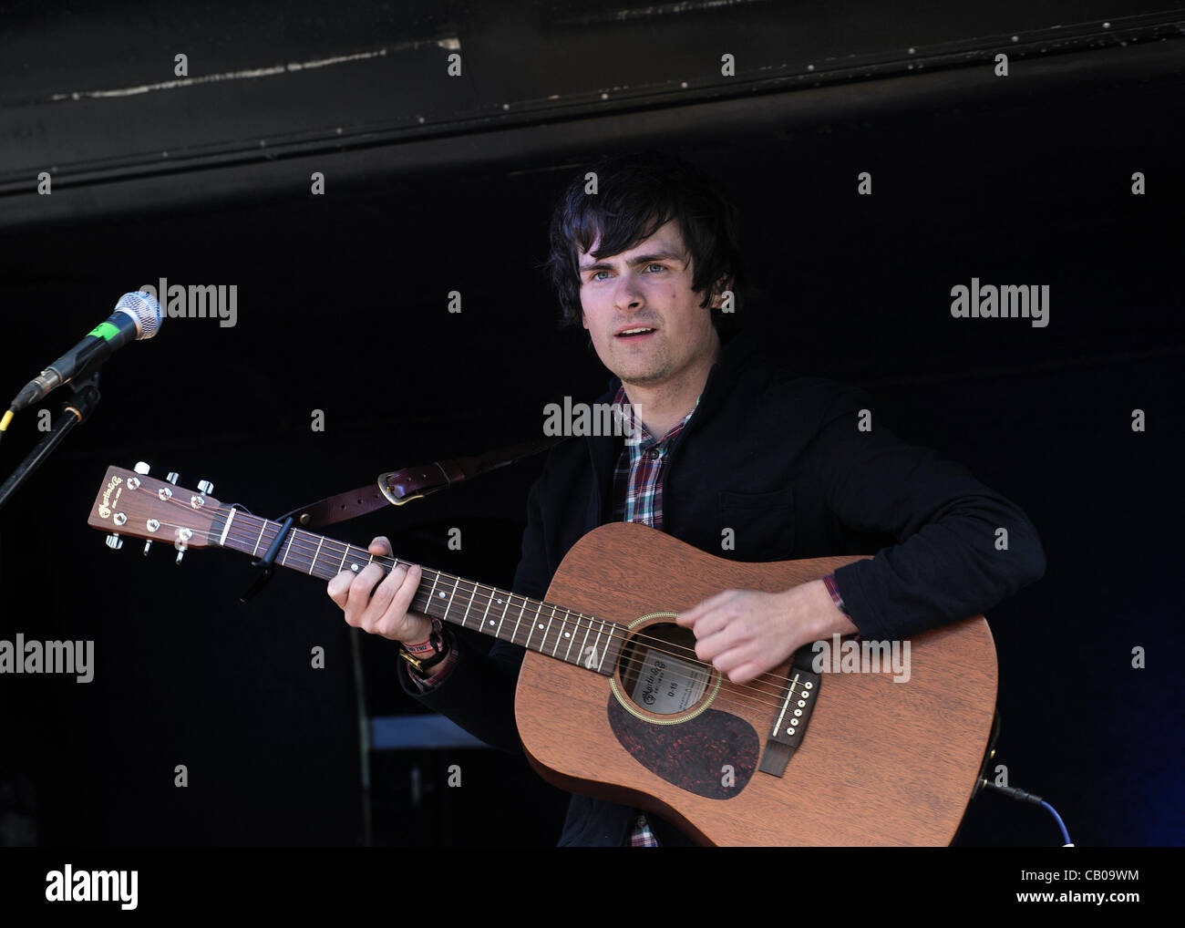 Thomas J Speight plays Jubilee Square , Brighton on 12th May 2012 as ...