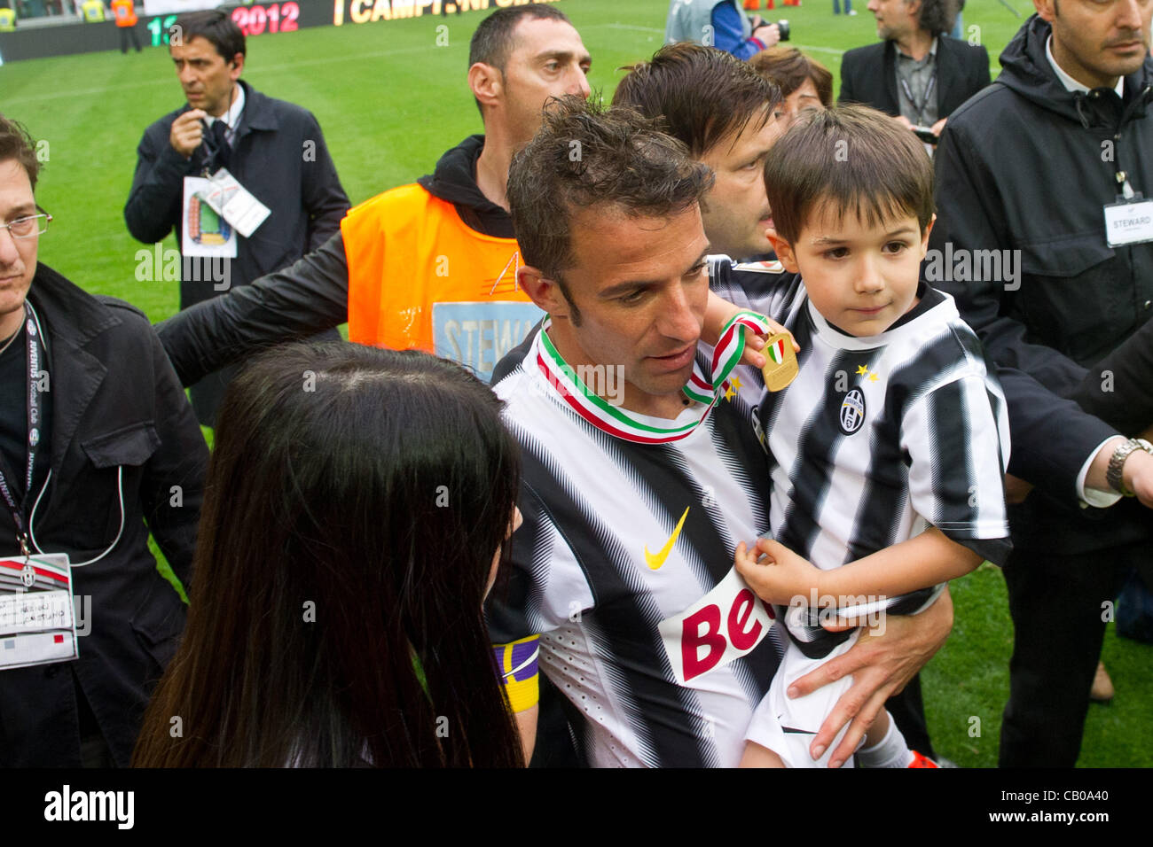 Alessandro del piero juventus trophy hi-res stock photography and ...