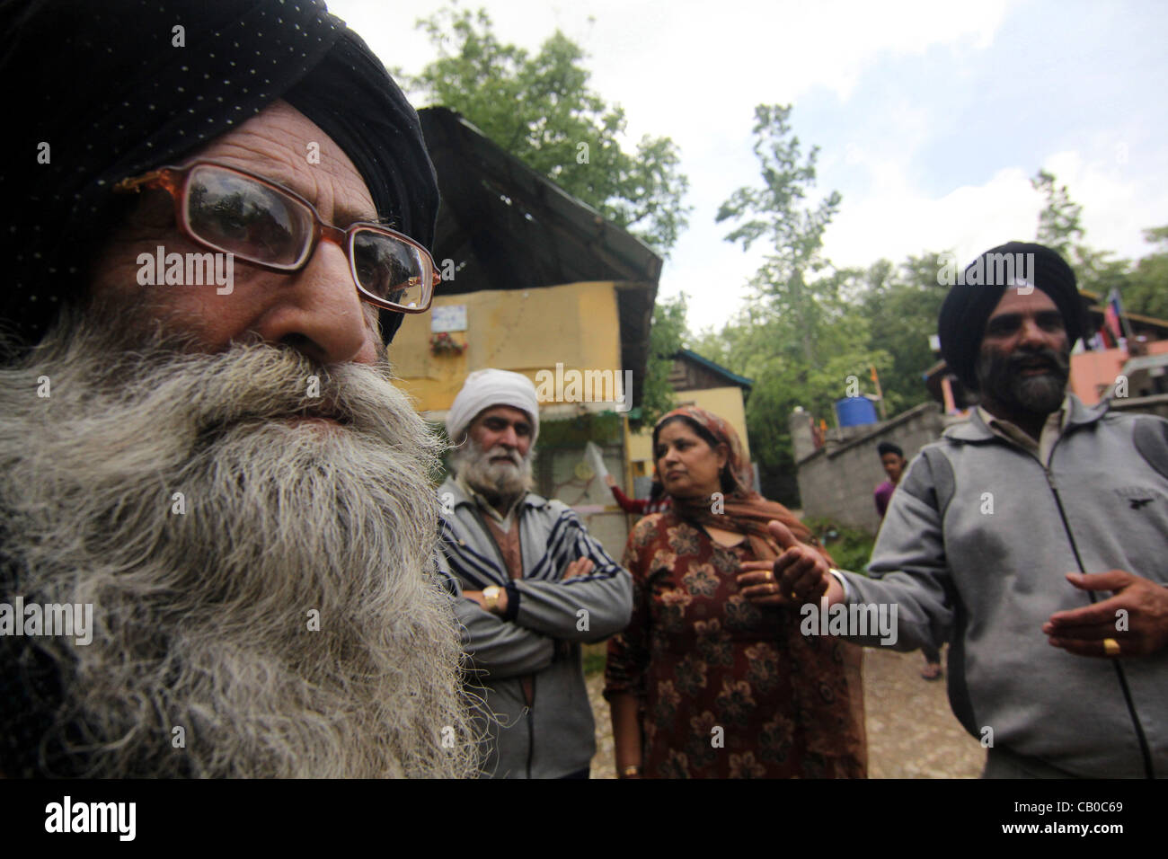 the relatives of Chattisinghpora massacre victims 80kms away from ...