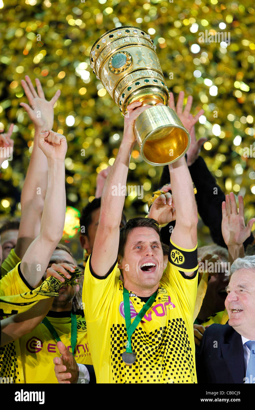 Dfb trophy final hi-res stock photography and images - Alamy