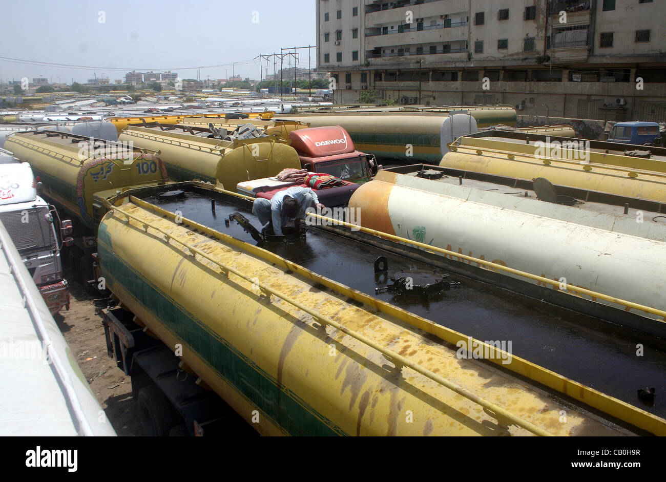 Oil tankers pakistan hi-res stock photography and images - Alamy