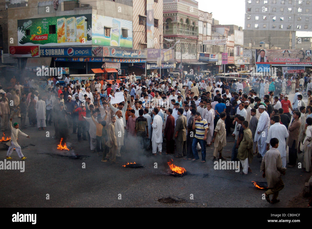 Korangi crossing karachi angry protesters hi-res stock photography and ...
