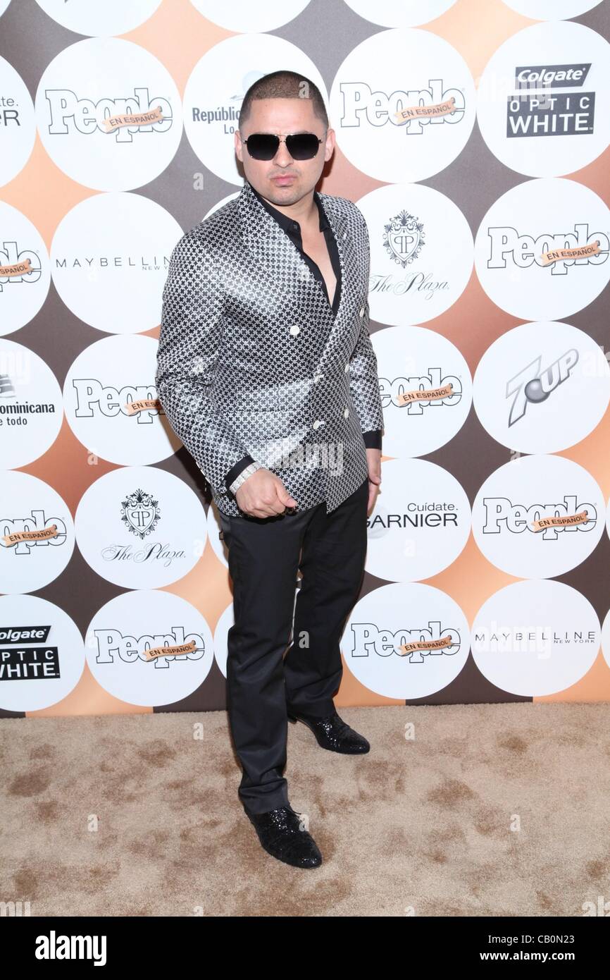 Larry Hernandez at arrivals for People en Espanol's 16th Annual 50 Most ...