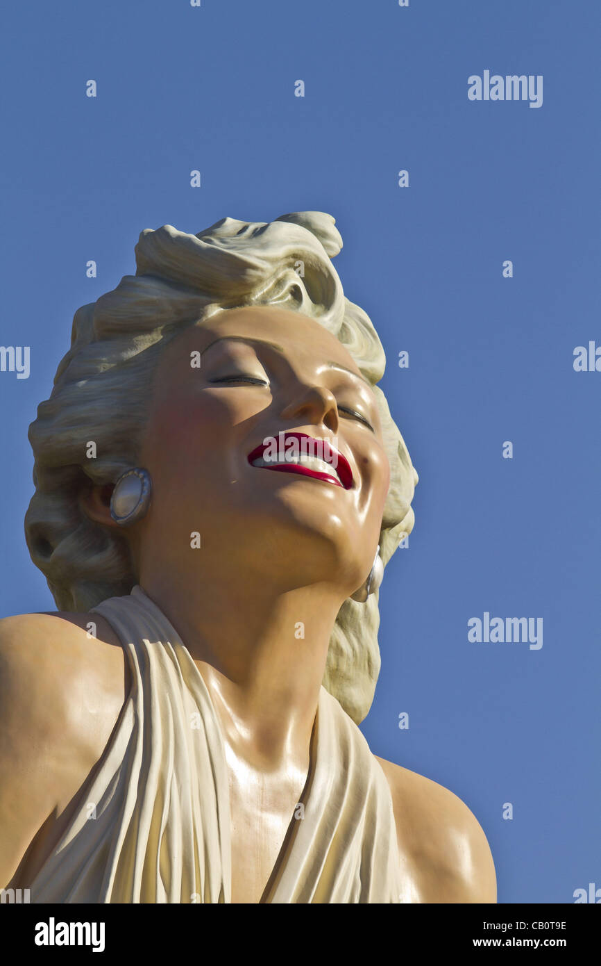 Marilyn monroe statue palm springs california hi-res stock photography ...