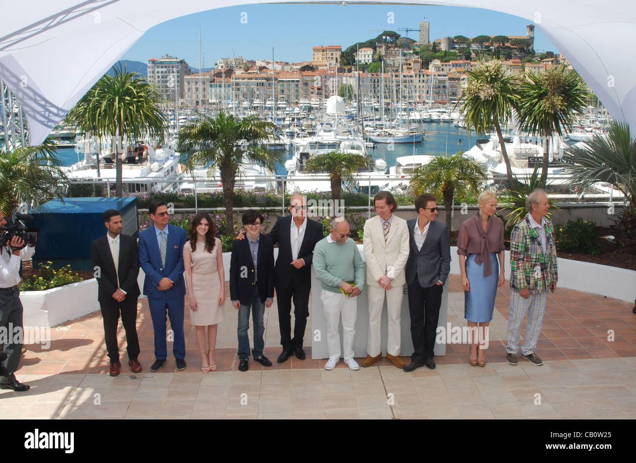 CANNES, FRANCE - MAY 16: (L-R) Actors Jason Schwartzman, Bruce Willis ...