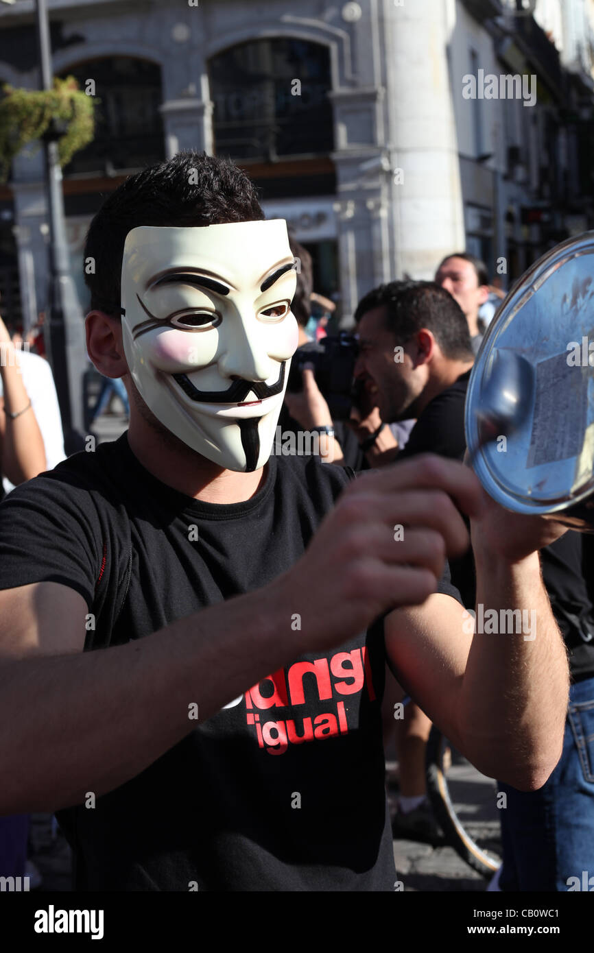 Fox and mask hi-res stock photography and images - Alamy