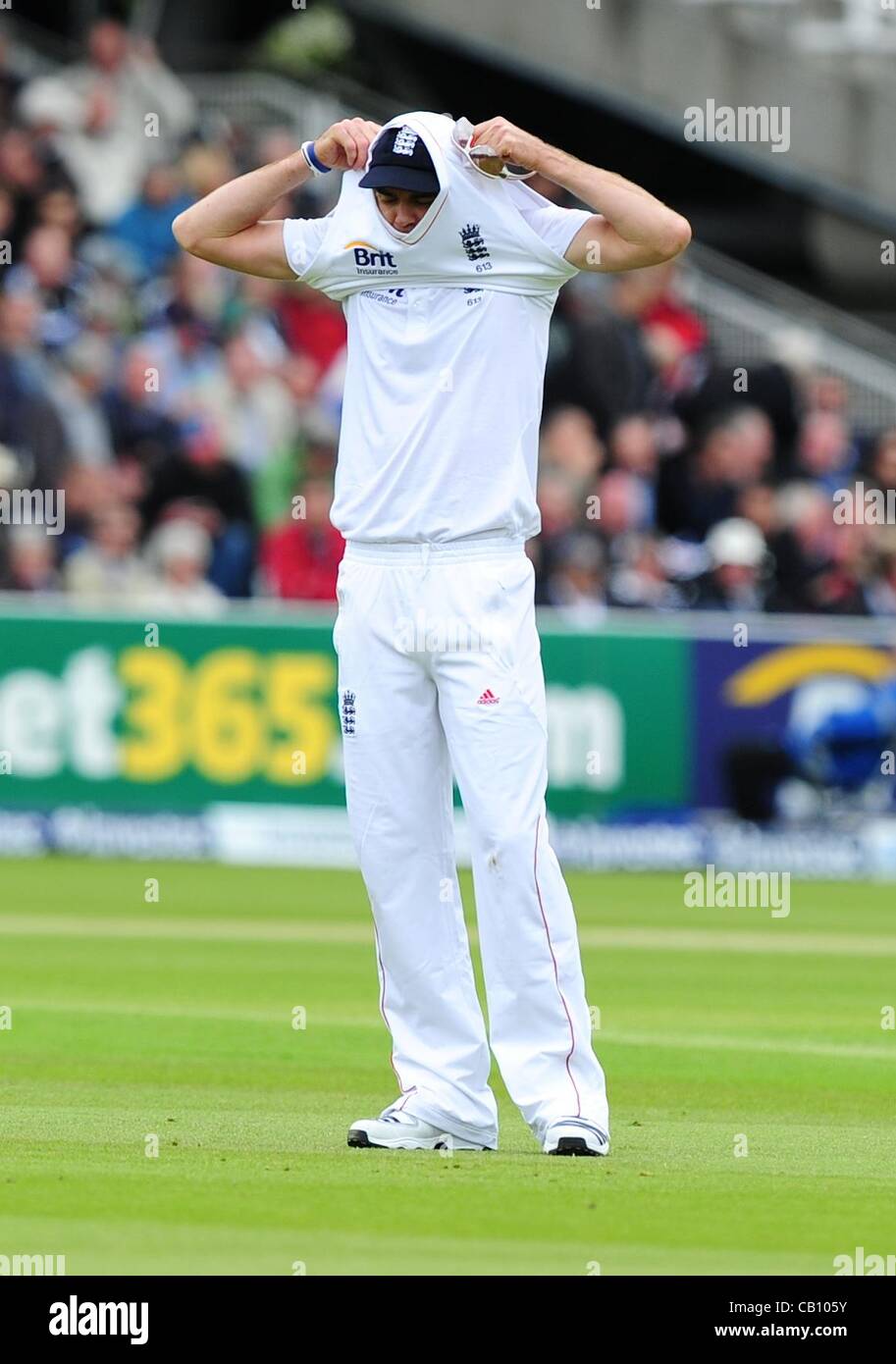 17.05.2012 London, England. Jimmy Anderson in action during the First ...