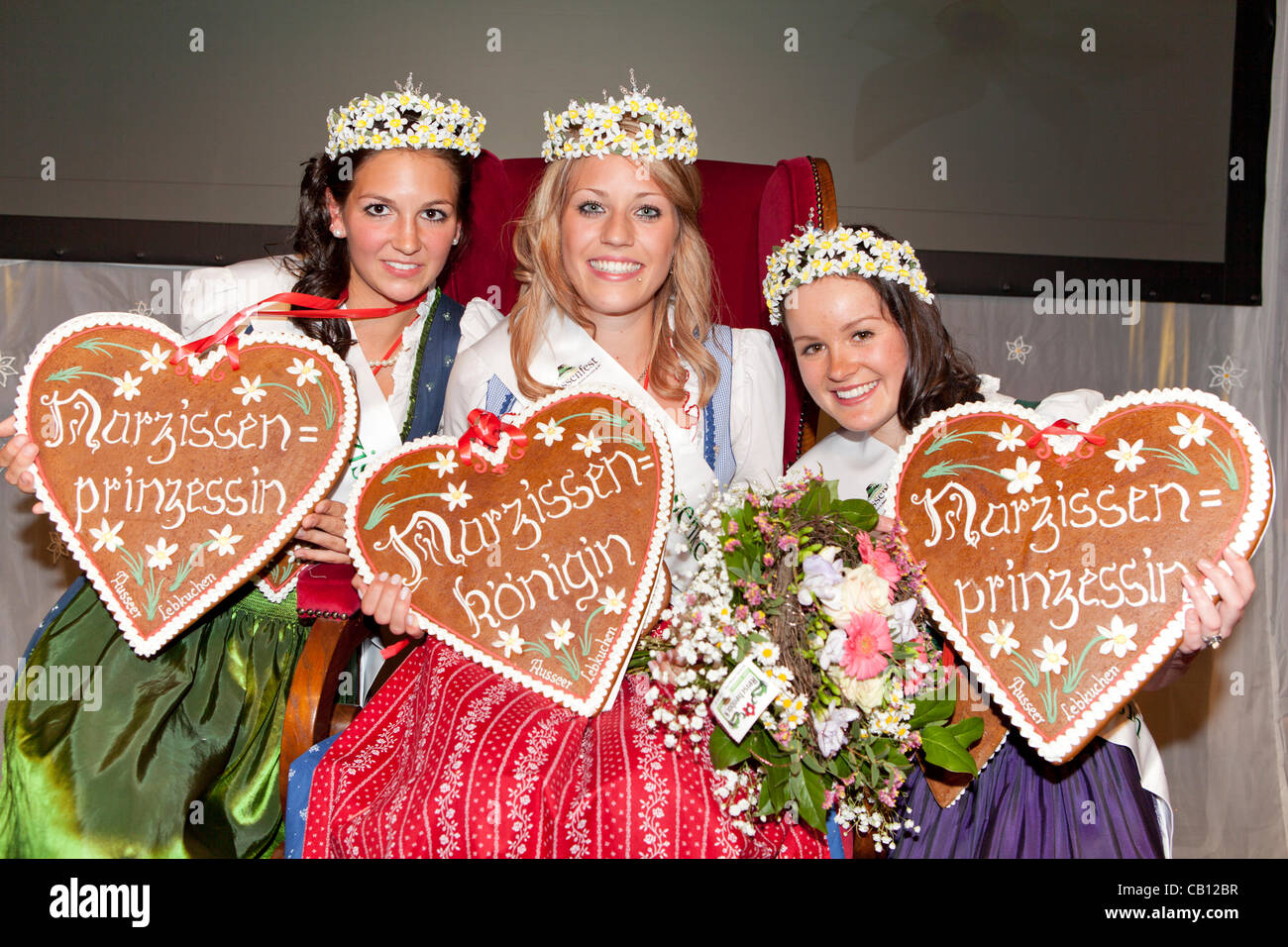Group photo of the Narcissus Queen (Anna-Lena Stocker (middle)) and the ...