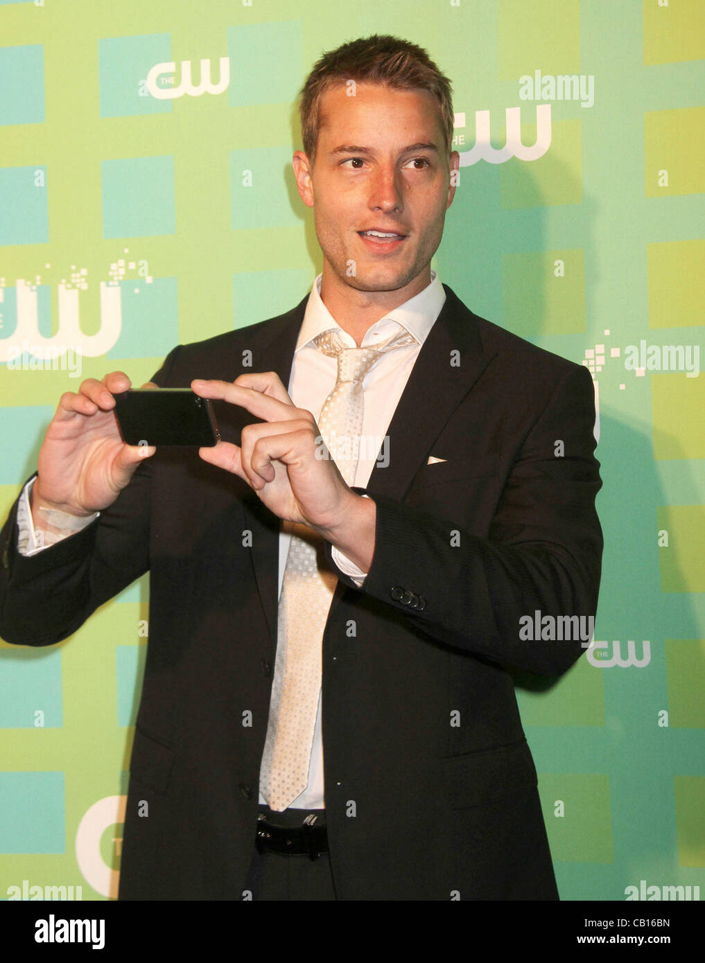 May 17, 2012 - New York, New York, U.S. - Actor JUSTIN HARTLEY tweets a ...
