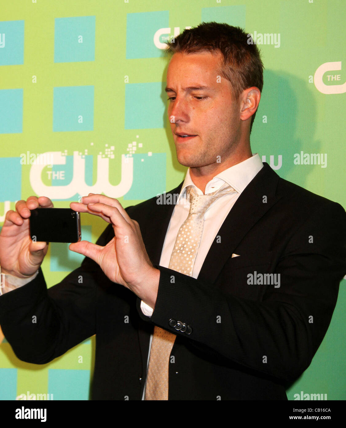 May 17, 2012 - New York, New York, U.S. - Actor JUSTIN HARTLEY tweets a ...