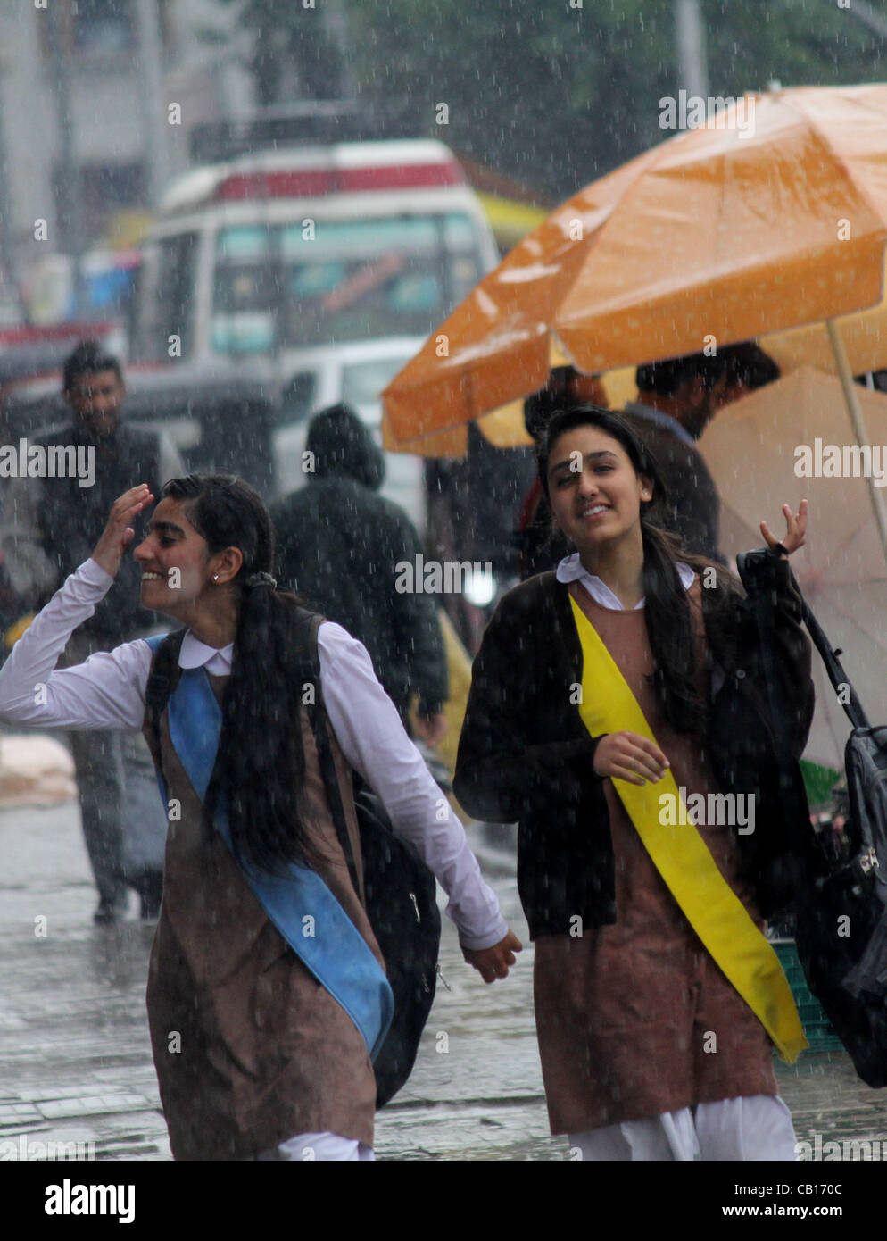 kashmiri muslim studants Girls walks during fall in srinagar, the ...