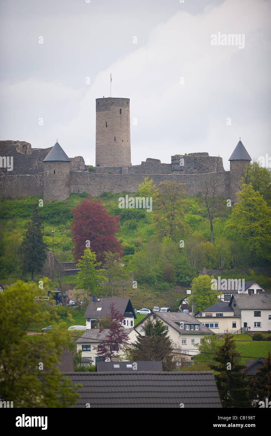 The Nurbug castle as seen during final top 40 qualifying for the ...