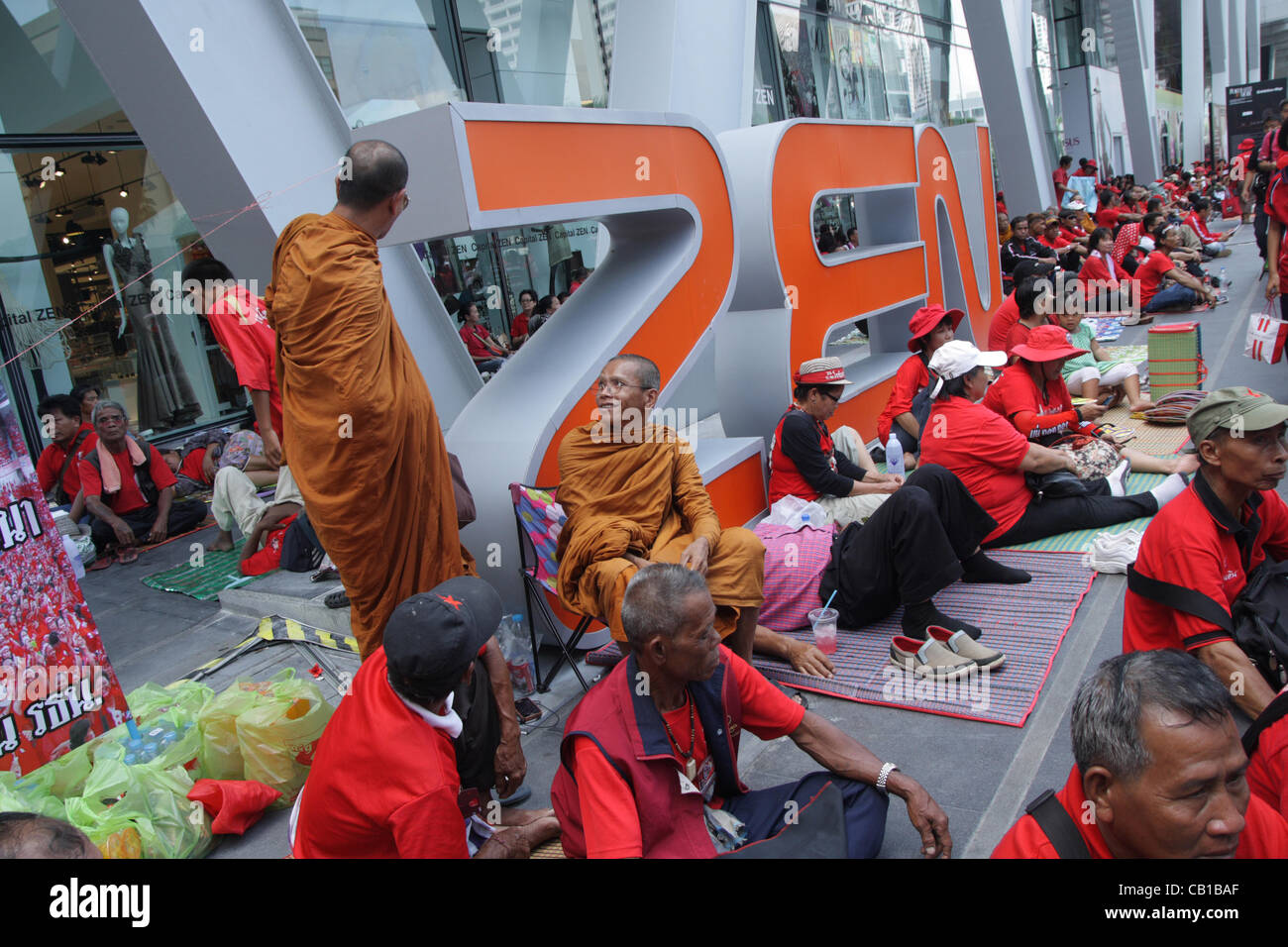 Buddhist monks protest bangkok hi-res stock photography and images - Alamy
