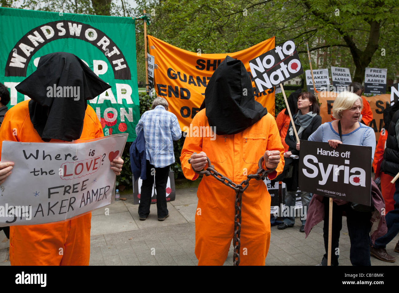 Protesters chanting shouting slogans slogan hi-res stock photography ...