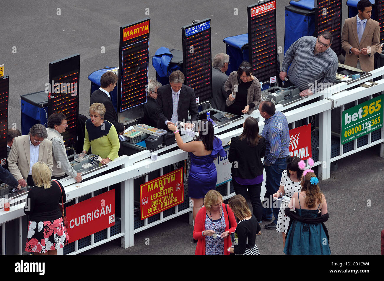 Bookmakers at newbury racecourse hi-res stock photography and images ...