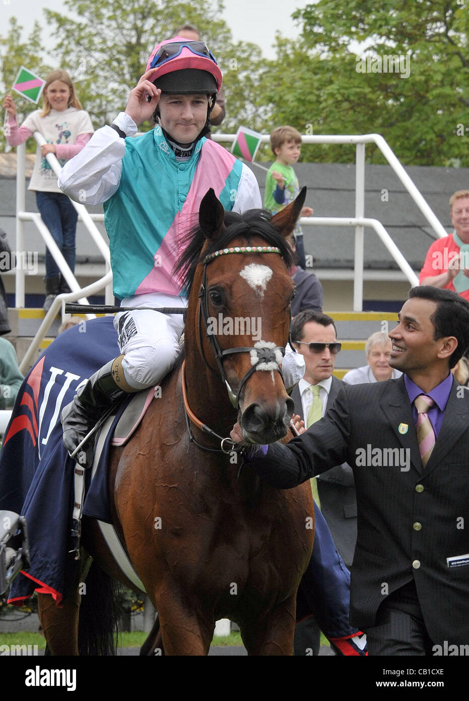 Jockey tom queally newbury racecourse hi-res stock photography and ...