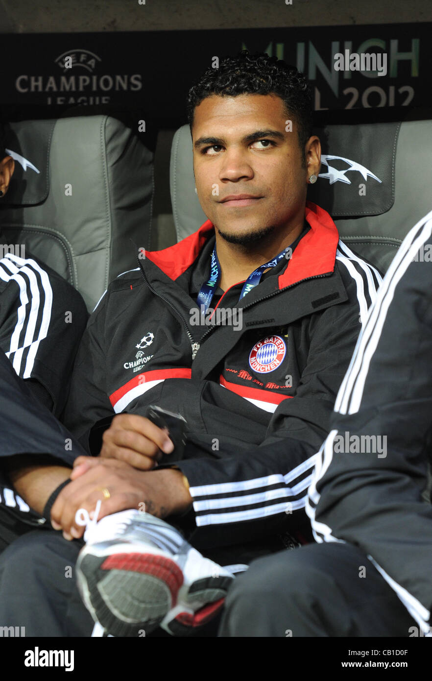 Football sits bench hi-res stock photography and images - Alamy