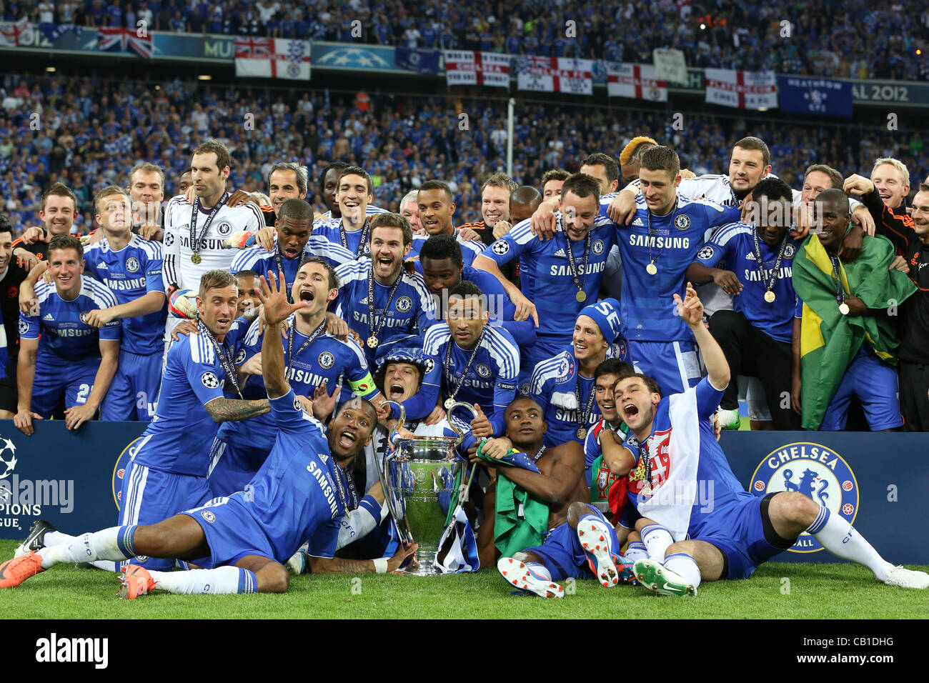 Chelsea bayern 2012 trophy hi-res stock photography and images - Alamy