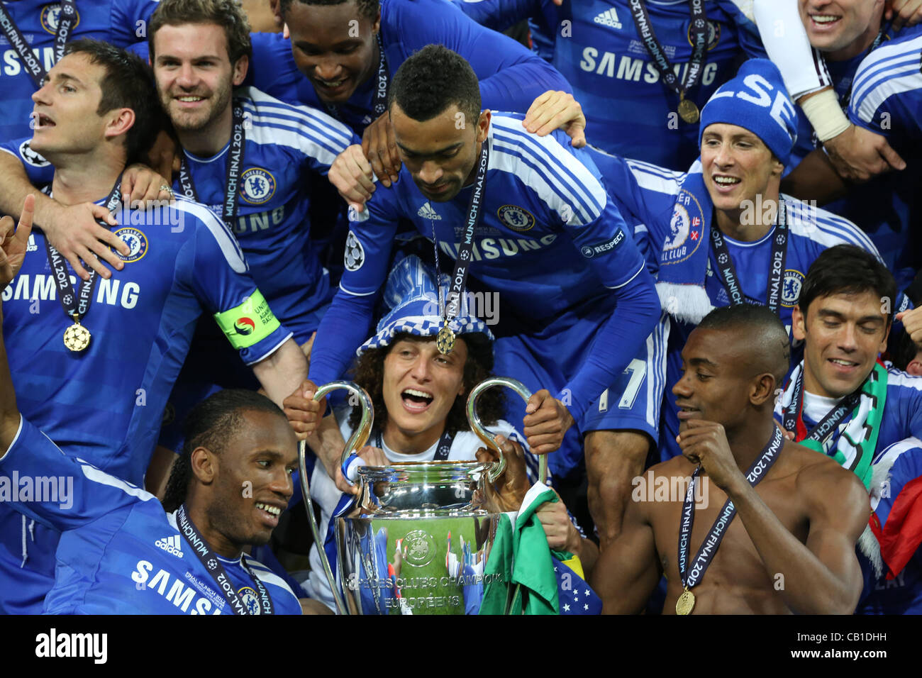 Chelsea bayern 2012 trophy hi-res stock photography and images - Alamy