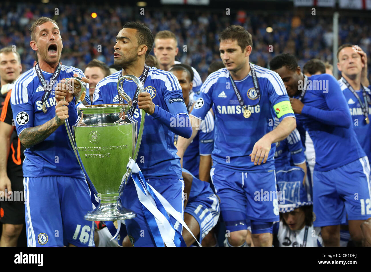 Chelsea bayern 2012 trophy hi-res stock photography and images - Alamy