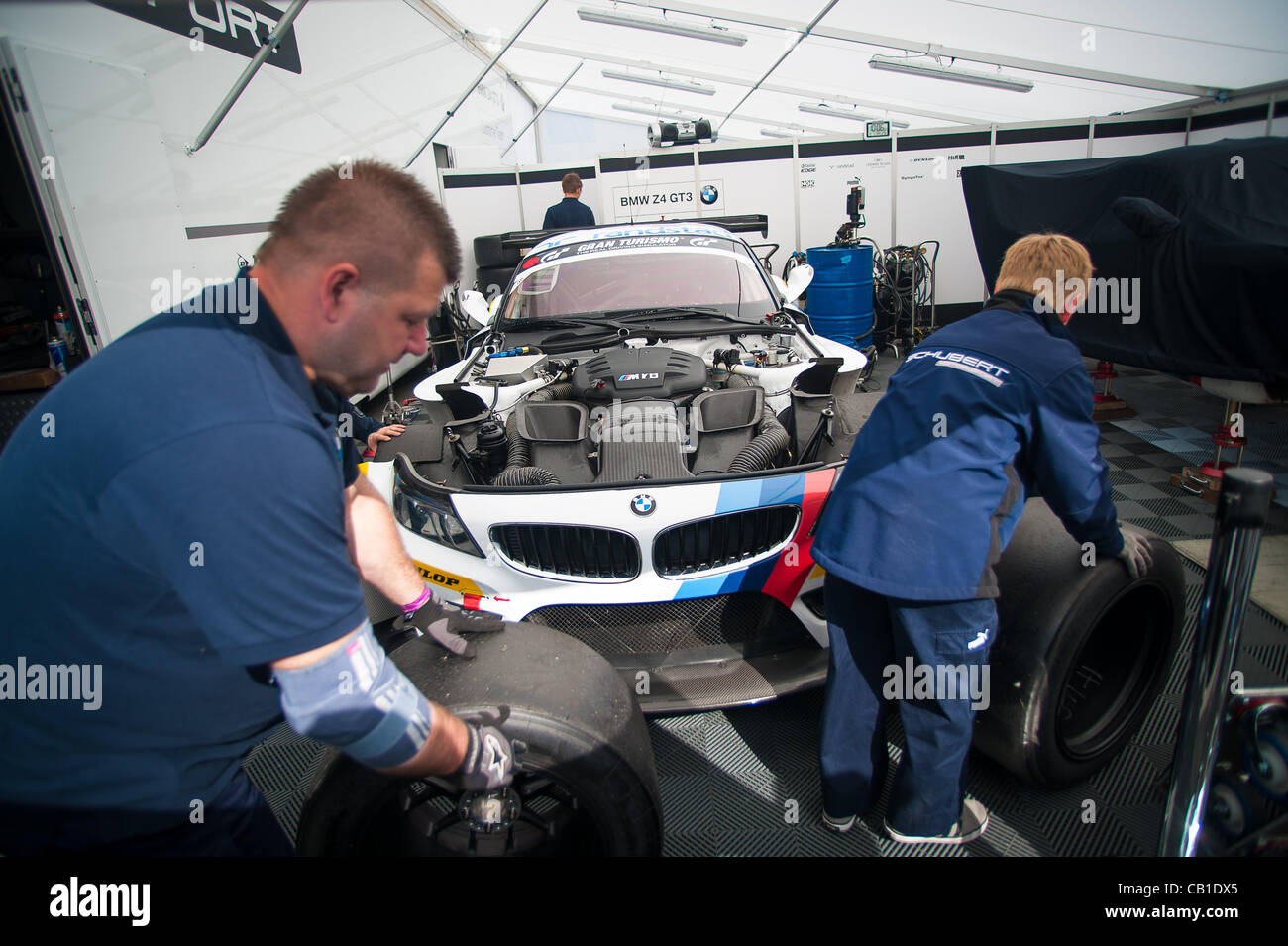 Pit crew at work on a race car hi-res stock photography and images - Alamy