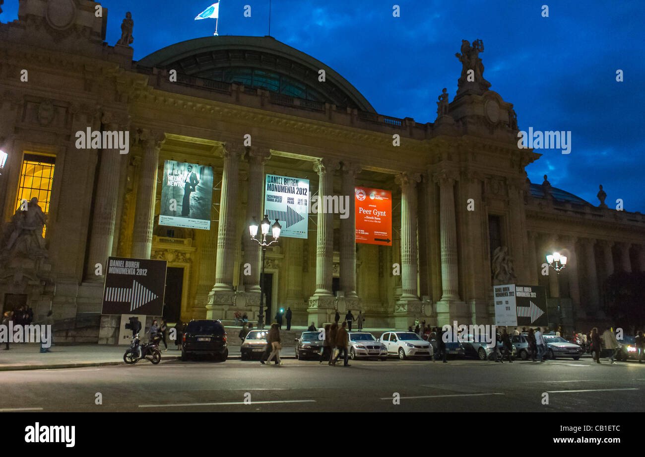 1900 exposition paris people hi-res stock photography and images - Alamy