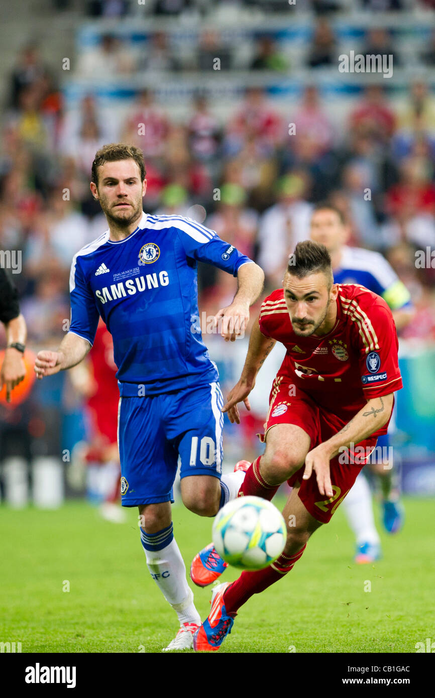 (L-R) Juan Mata (Chelsea), Diego Contento (Bayern), MAY 19, 2012 ...