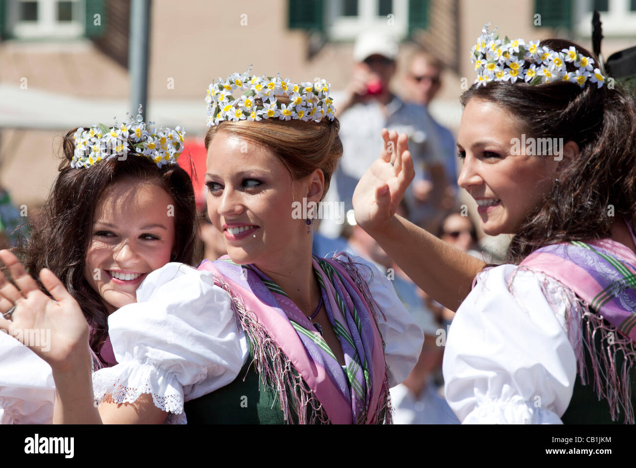 The Narcissus Queen (Anna- Lena Stocker (middle)) and the princesses ...