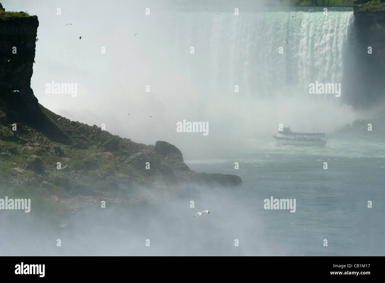 Foot of niagara hi-res stock photography and images - Alamy