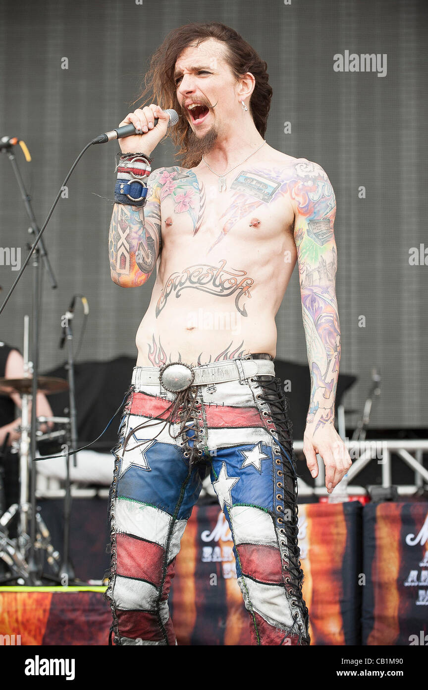 Justin hawkins singer guitarist darkness hi-res stock photography and ...