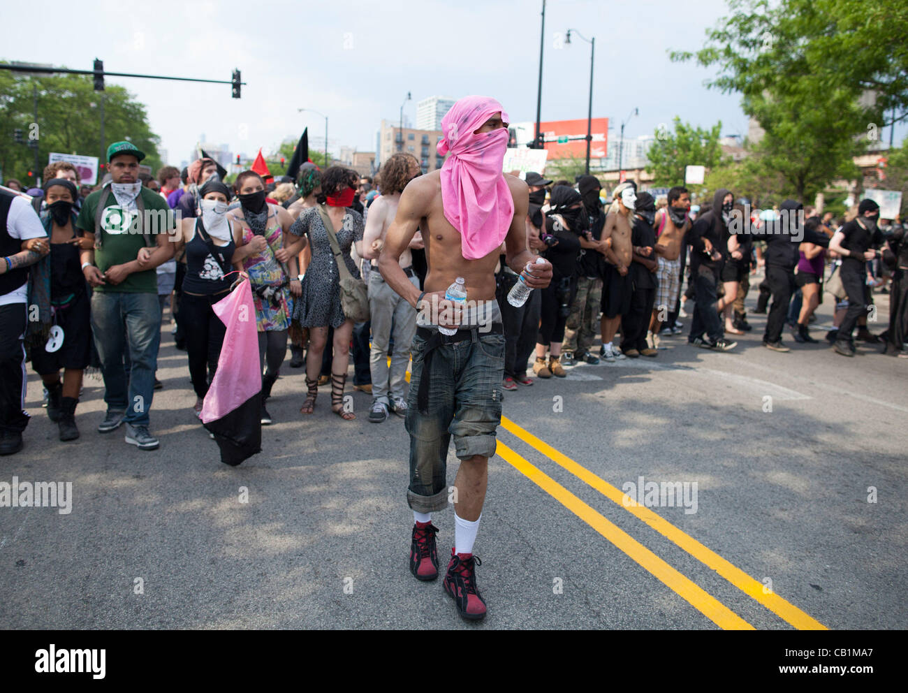 Black Block marched tored Chicago Police during a NATO protest after ...
