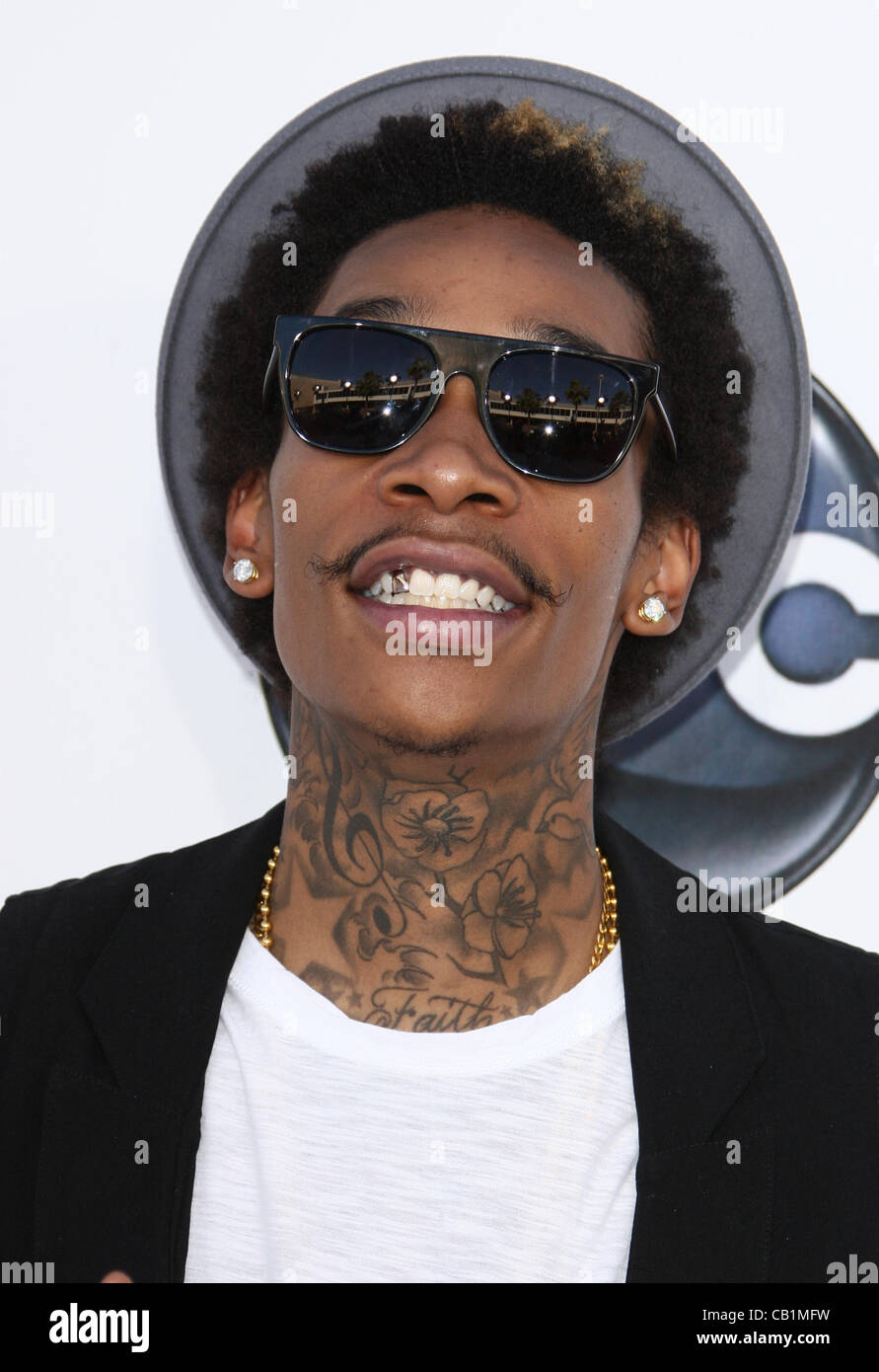 Wiz Khalifa Wearing Toms