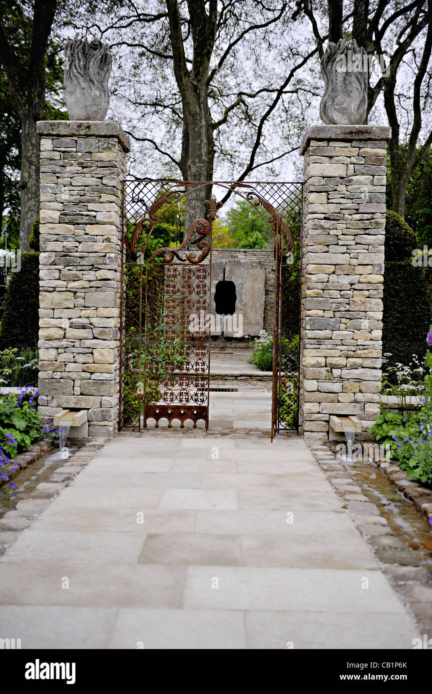 Gates open at the RHS Chelsea Flower Show 2012 in London, UK Stock ...