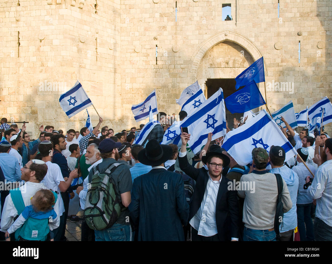 JERUSALEM - MAY 20 2012 : Right wing Israeli men dance on Jerusalem day ...