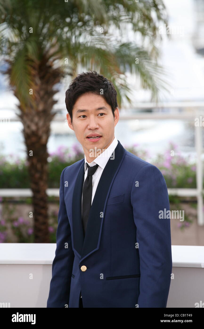 Yu Junsang at the DA-REUN NA-RA-E-SUH (IN ANOTHER COUNTRY) film ...