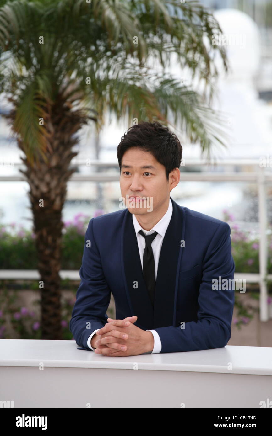 Yu Junsang at the DA-REUN NA-RA-E-SUH (IN ANOTHER COUNTRY) film ...