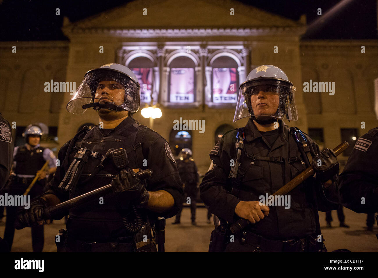 Chicago police in riot gear hi-res stock photography and images - Alamy