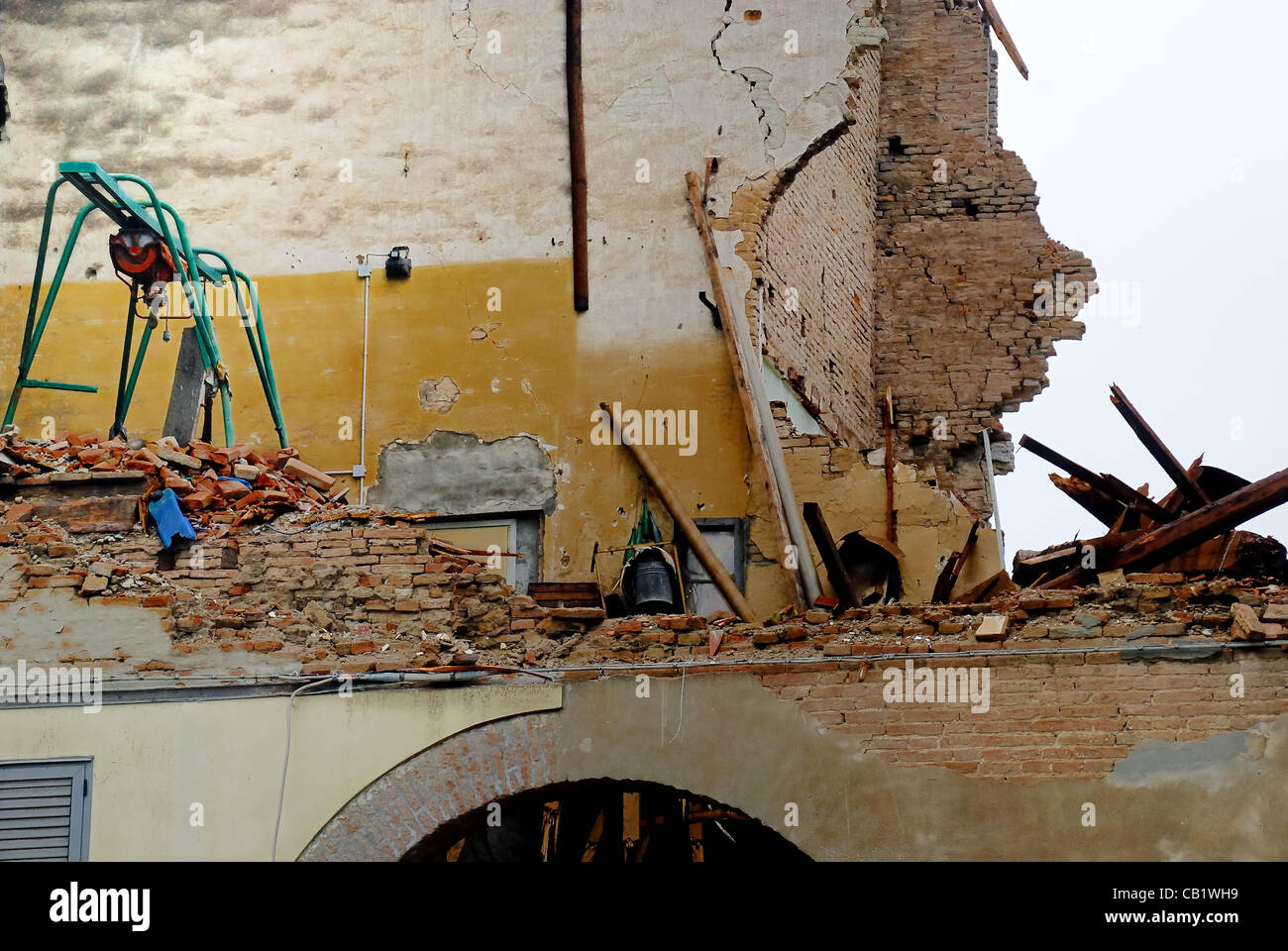 Earthquake in northern italy finale hi-res stock photography and images ...