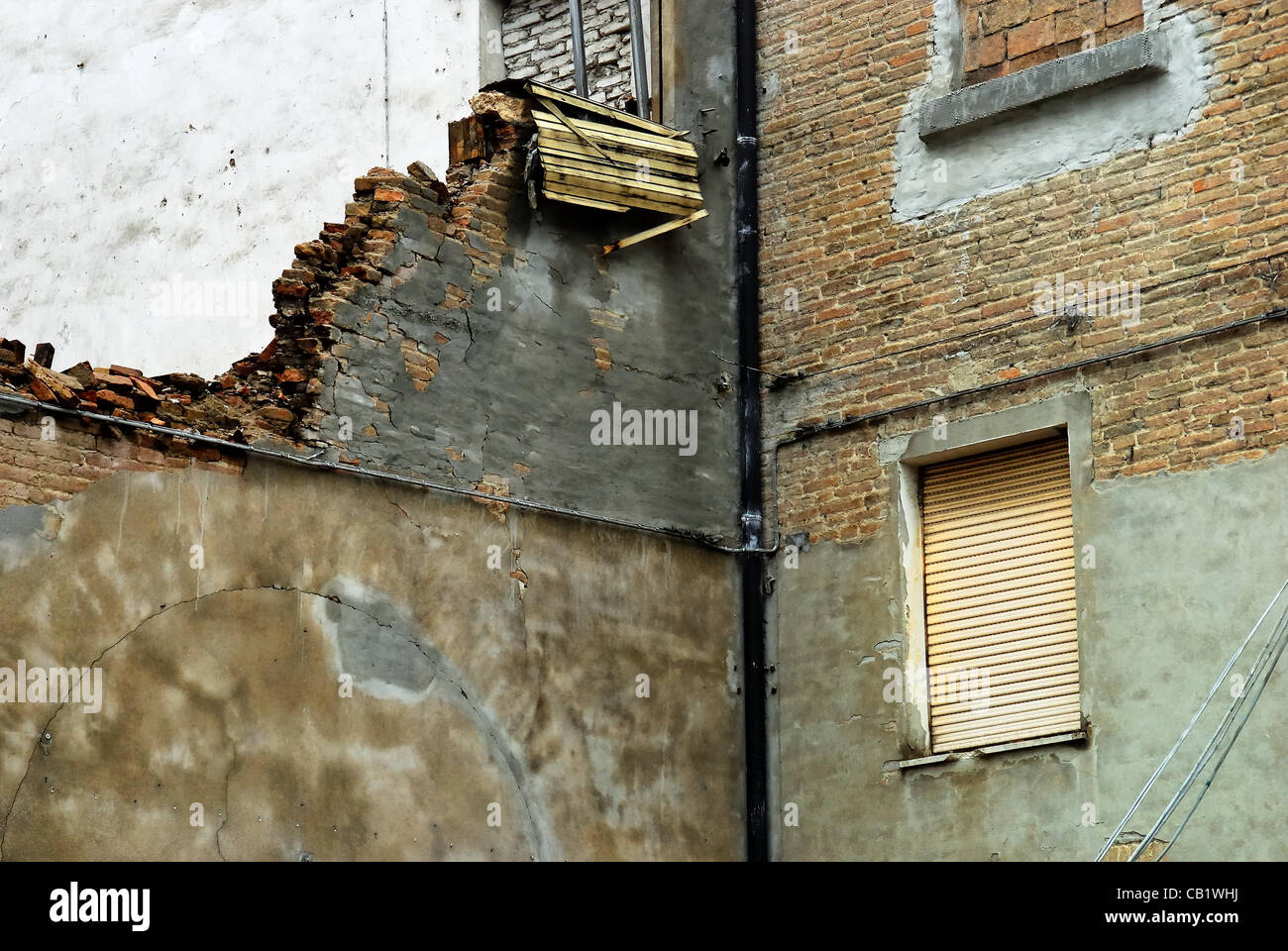 21 May, 2012 : Violent earthquake in Northern Italy. The first violent ...