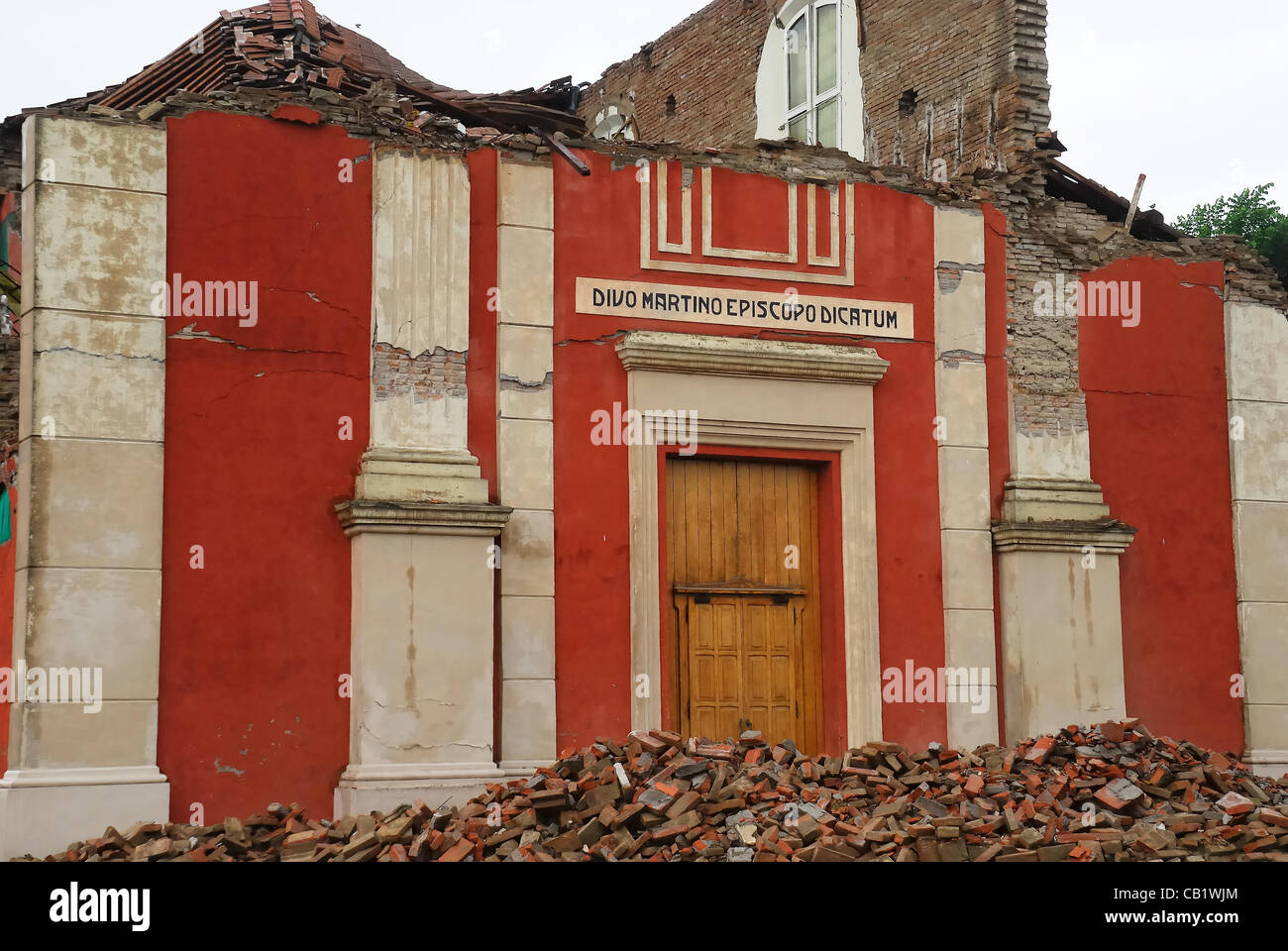 21 may 2012 violent earthquake hi-res stock photography and images - Alamy