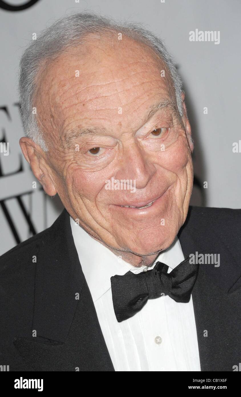 Leonard Lauder at arrivals for International FiFi Awards, Alice Tully ...