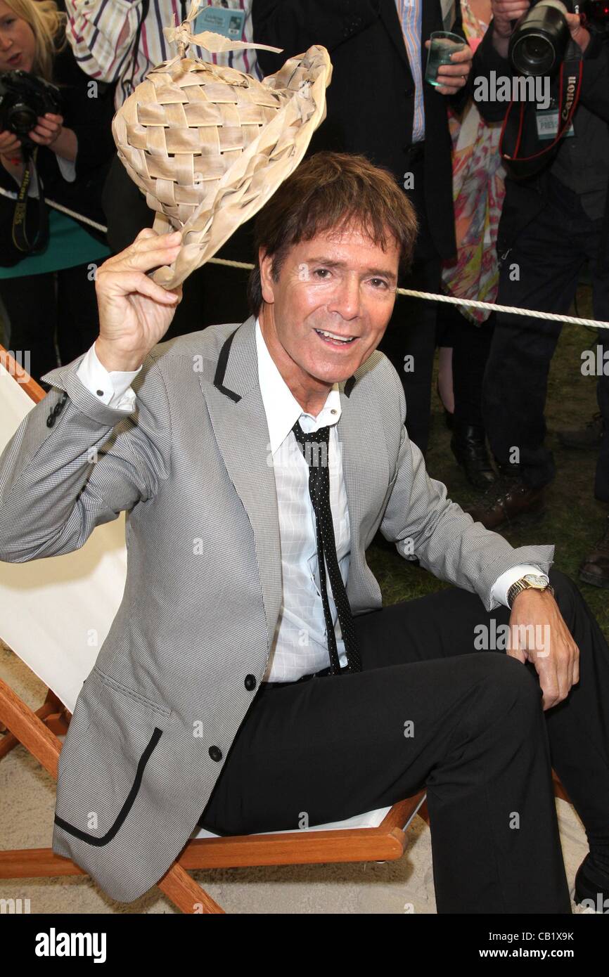 London - Sir Cliff Richard at the RHS Chelsea Flower Show Press and VIP ...