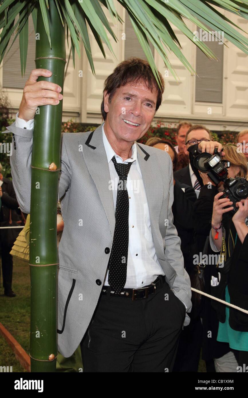London - Sir Cliff Richard at the RHS Chelsea Flower Show Press and VIP ...