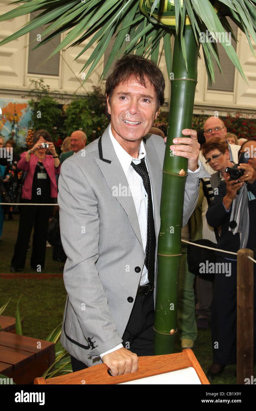 London - Sir Cliff Richard at the RHS Chelsea Flower Show Press and VIP ...